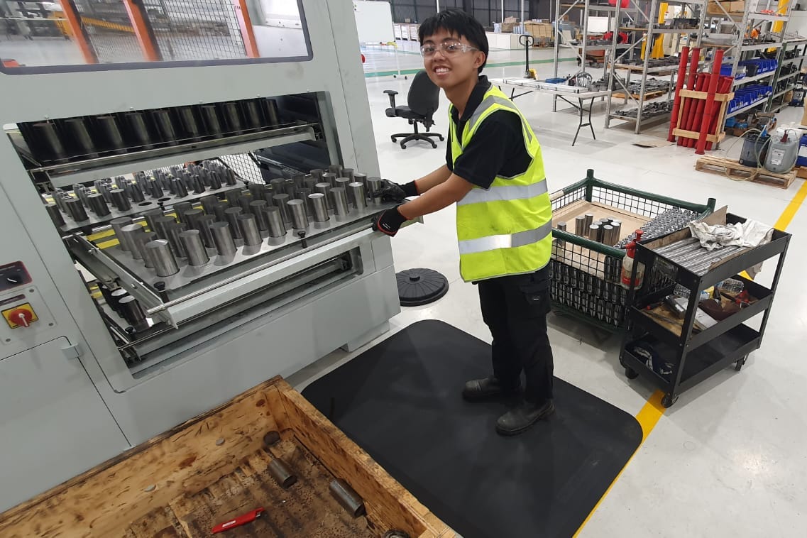 A Comprehensive Guide to Ergonomic Mats in the Workplace | AMCO